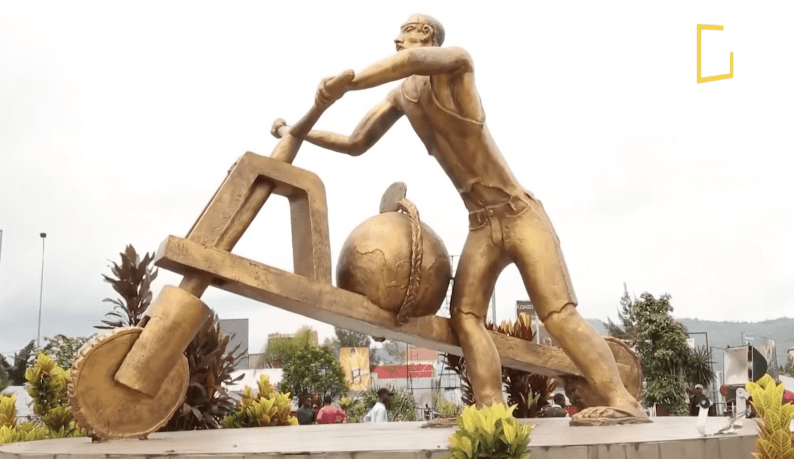 The Chukudu: A Timeless Marvel Made of African Wood - One Minute Explore